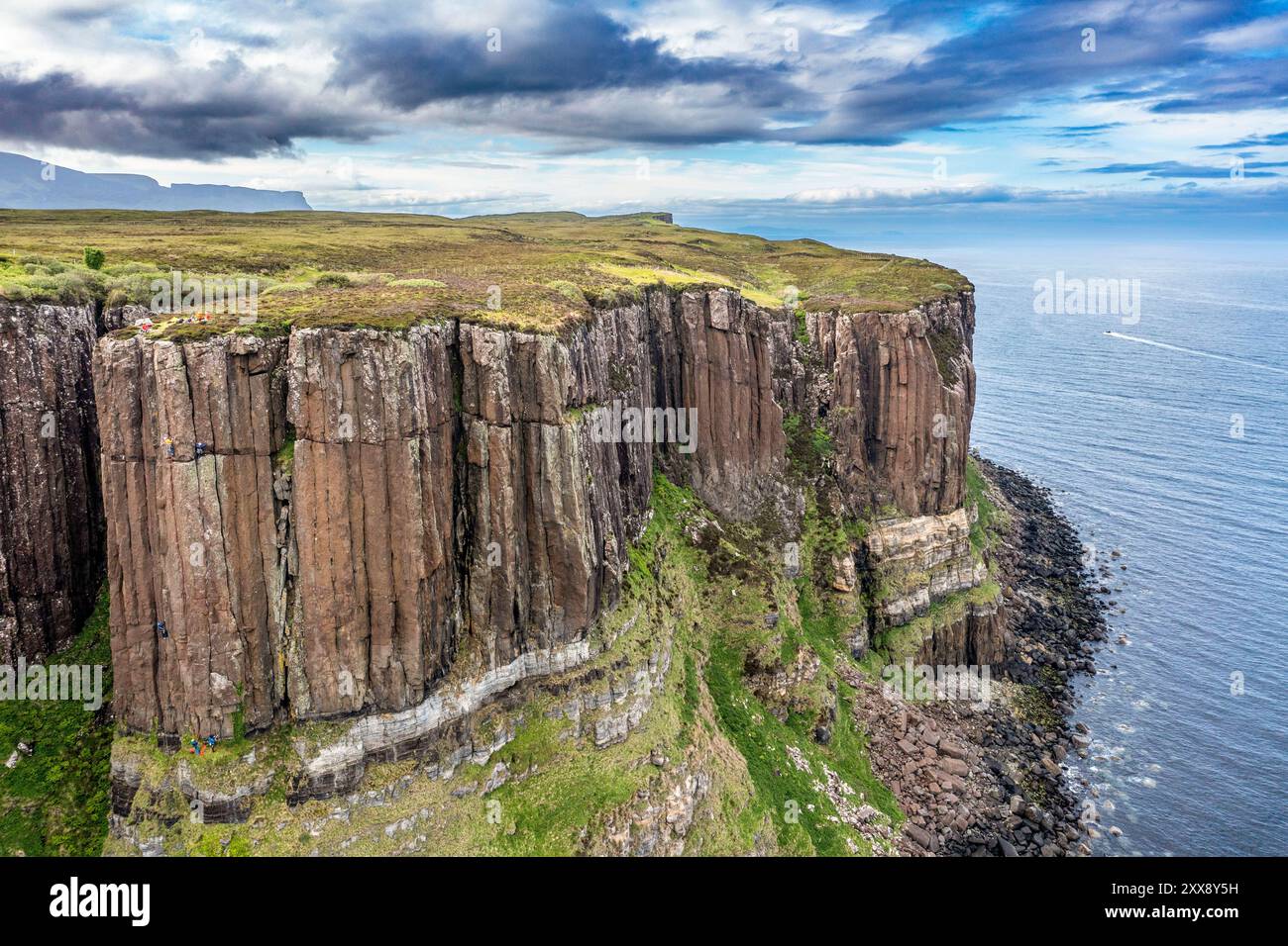 United Kingdom, Scotland, Highlands, Isle of Skye, Kilt Rock, Staffin ...