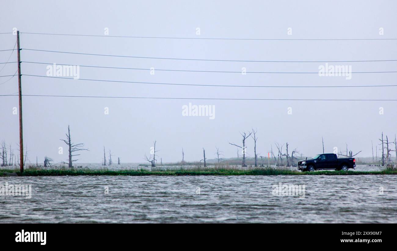 An oil slick from the Deepwater Horizon explosion threatens the ...