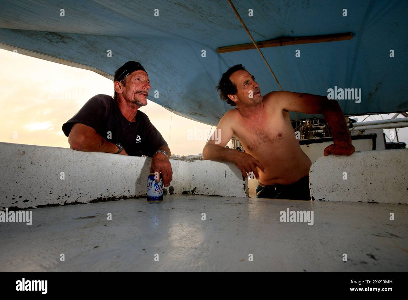 An oil slick from the Deepwater Horizon explosion threatens the ...