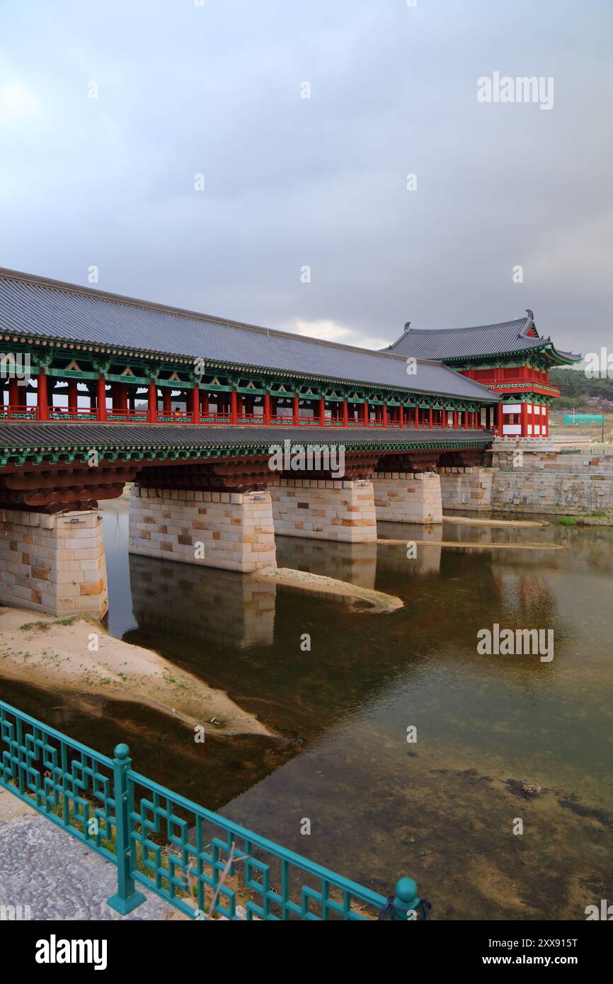 Woljeong Bridge (Woljeonggyo), covered bridge next to Gyochon ...