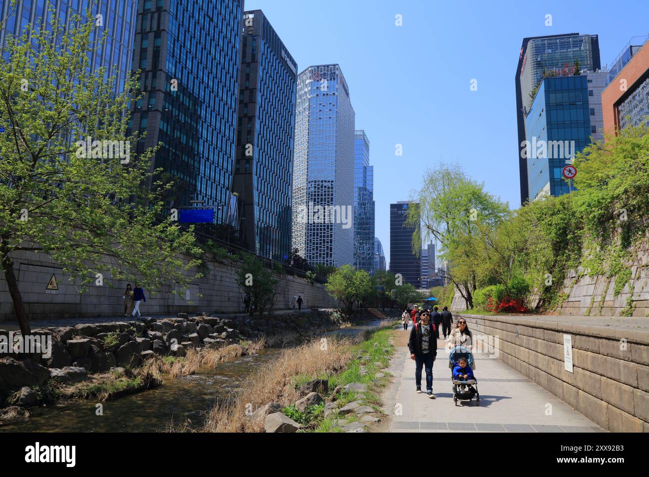 SEOUL, SOUTH KOREA - APRIL 9, 2023: People visit Cheonggyecheon stream ...