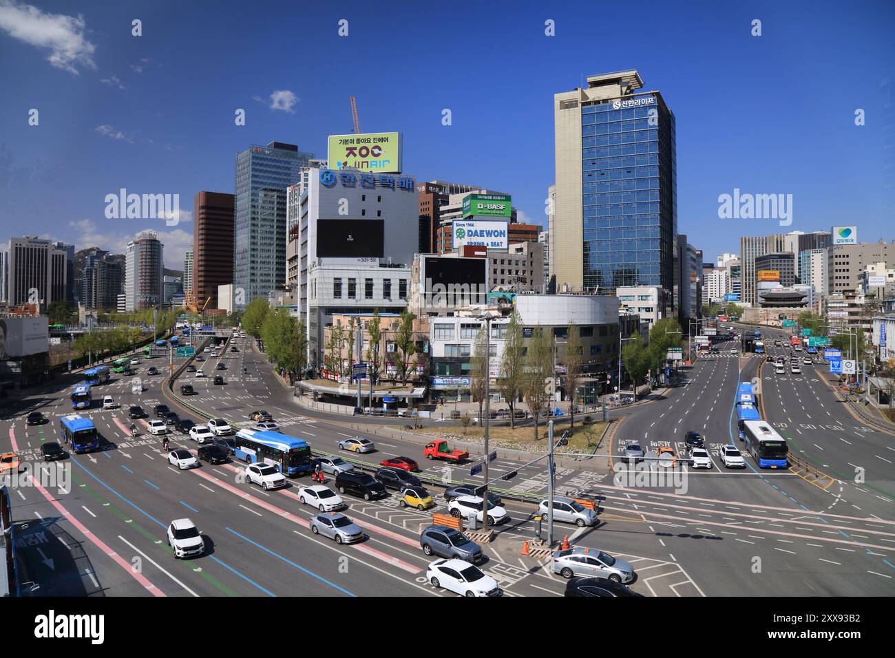 SEOUL, SOUTH KOREA - APRIL 8, 2023: Traffic in downtown Jung-gu ...