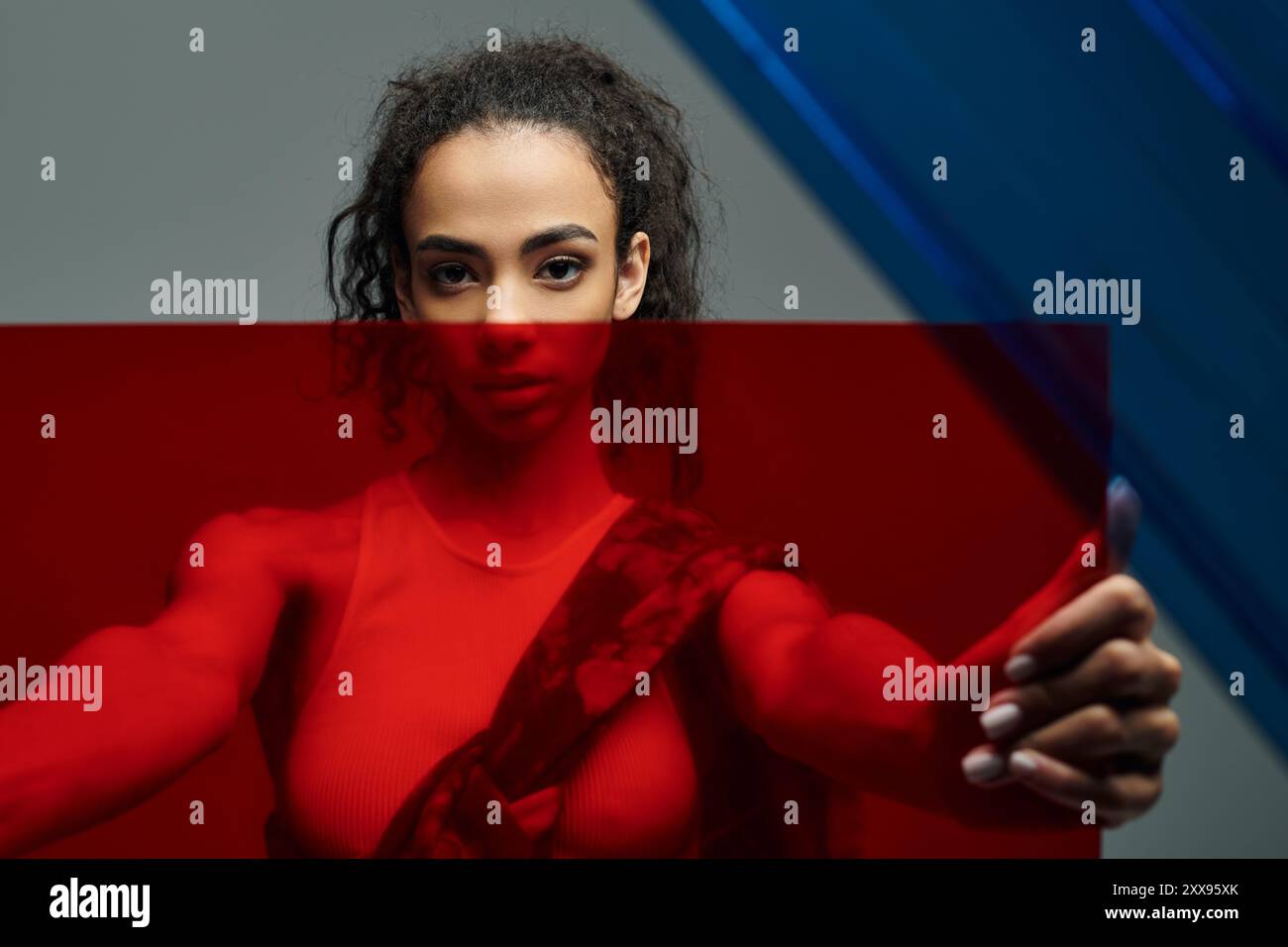 Muscular body hints hi-res stock photography and images - Alamy