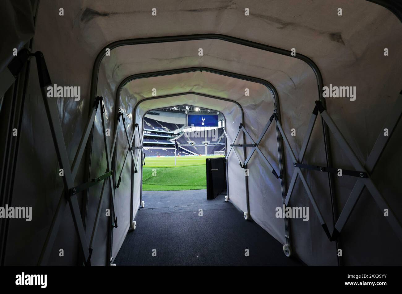 Stadium tunnel hi-res stock photography and images - Alamy