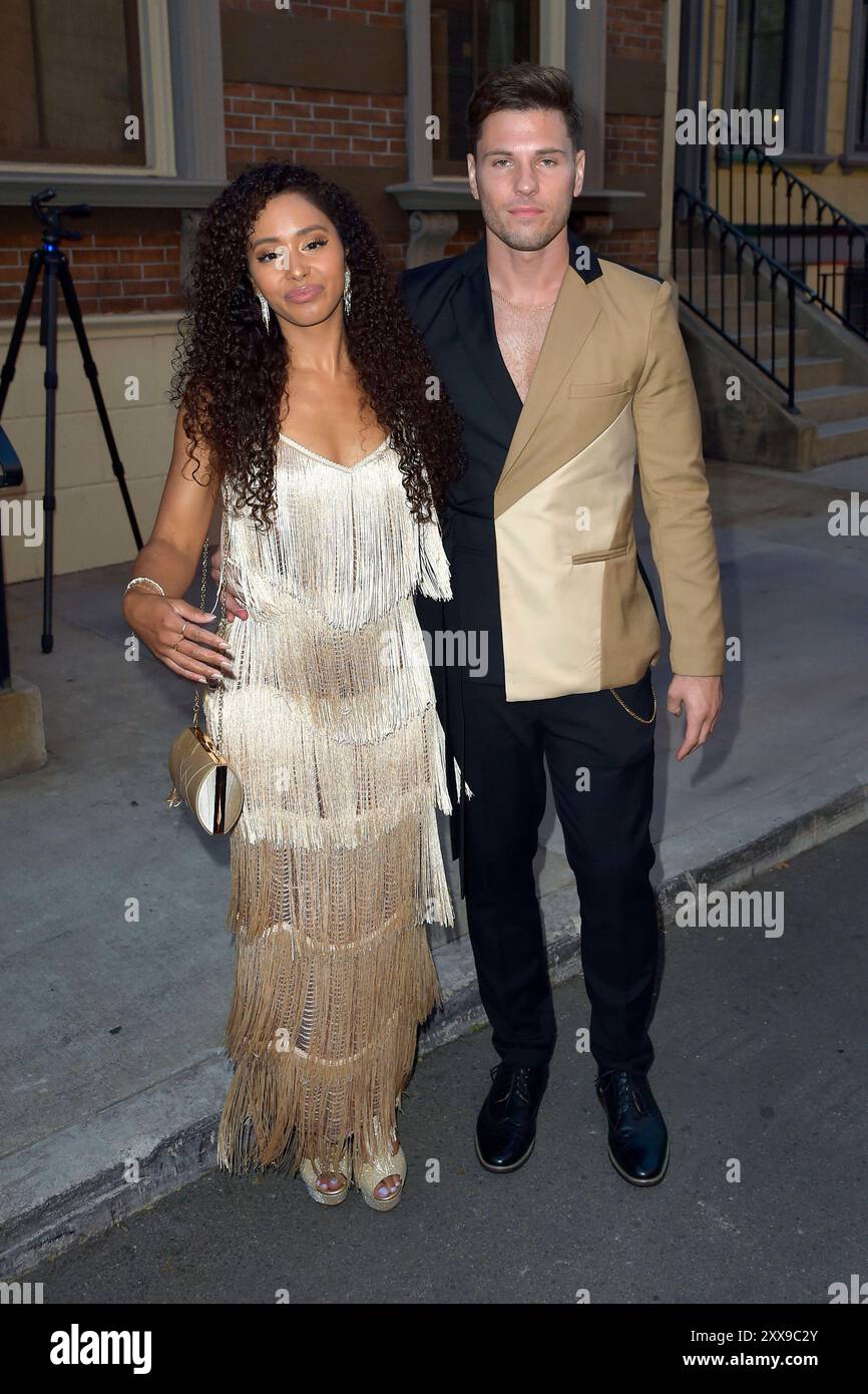 Jennifer Castillo und Craig Geoghan bei der Premiere der 4. Staffel der ...