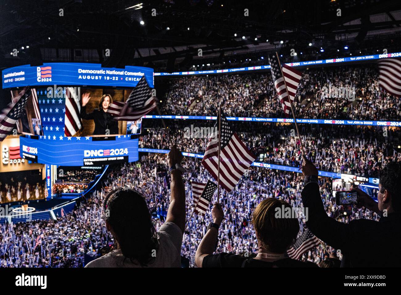 Chicago, Illinois, USA. 22nd Aug, 2024. Attendees fly flags and listen ...