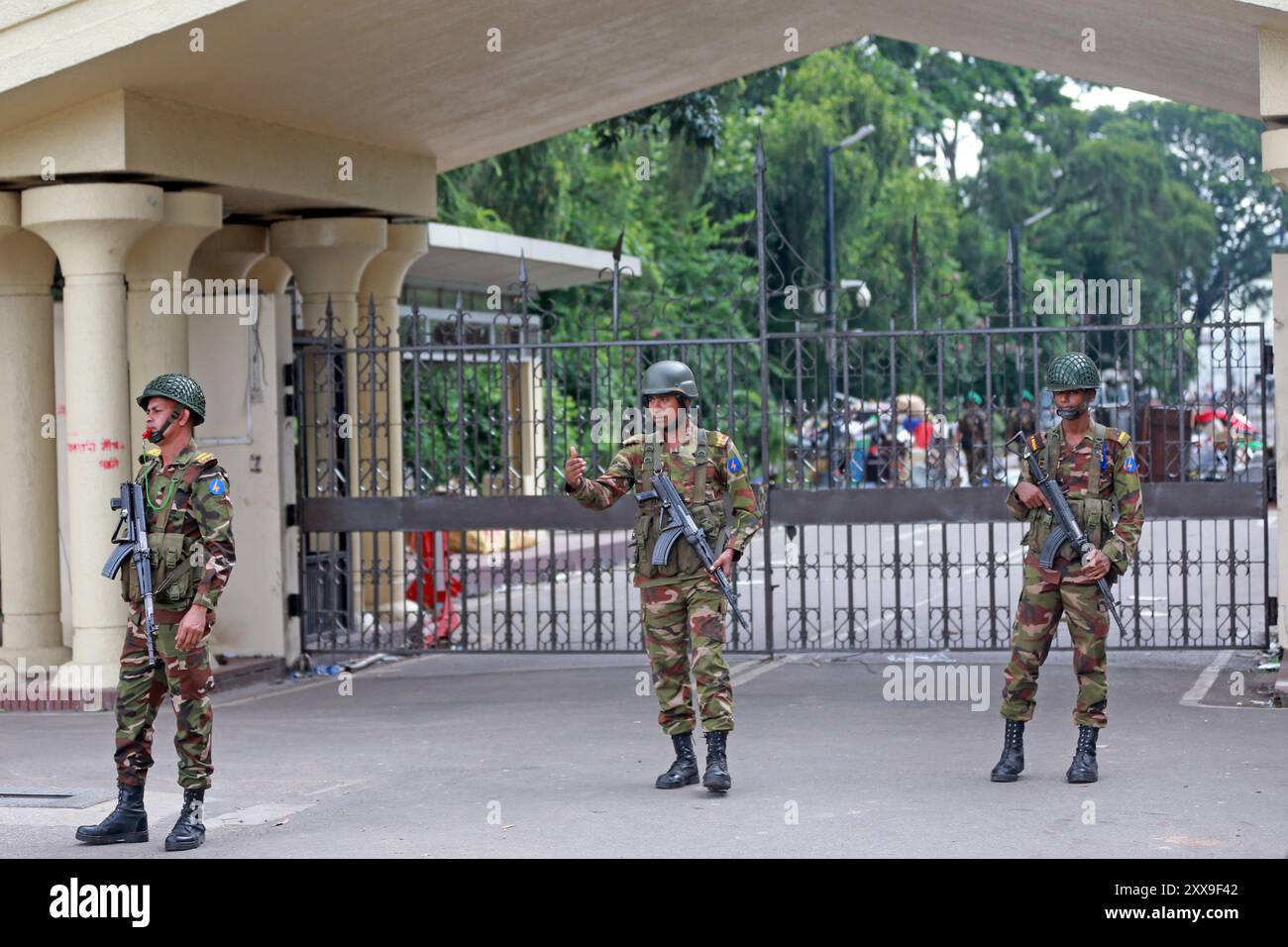 Military personnel stand guard in front of the Prime Minister Office in ...