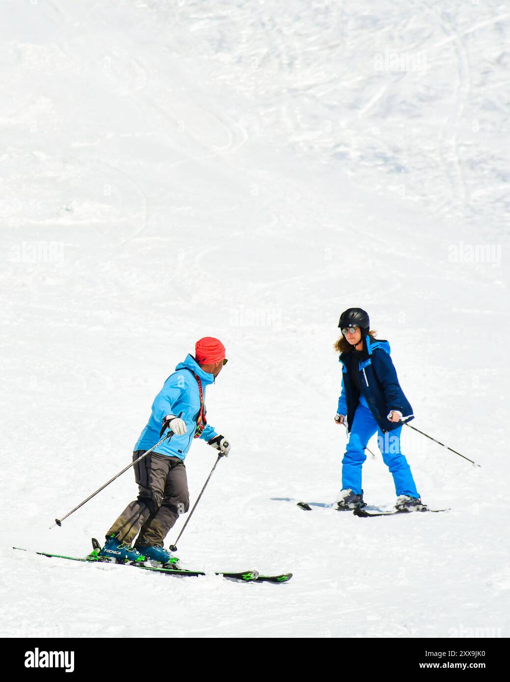 Male skier skiing on slopes hi-res stock photography and images - Alamy