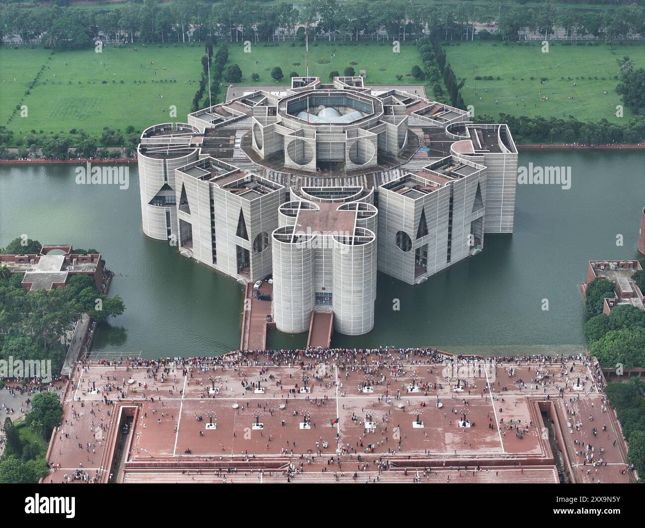 Hundreds of jubilant people at the Jatiya Sangsad Bhaban complex a day ...