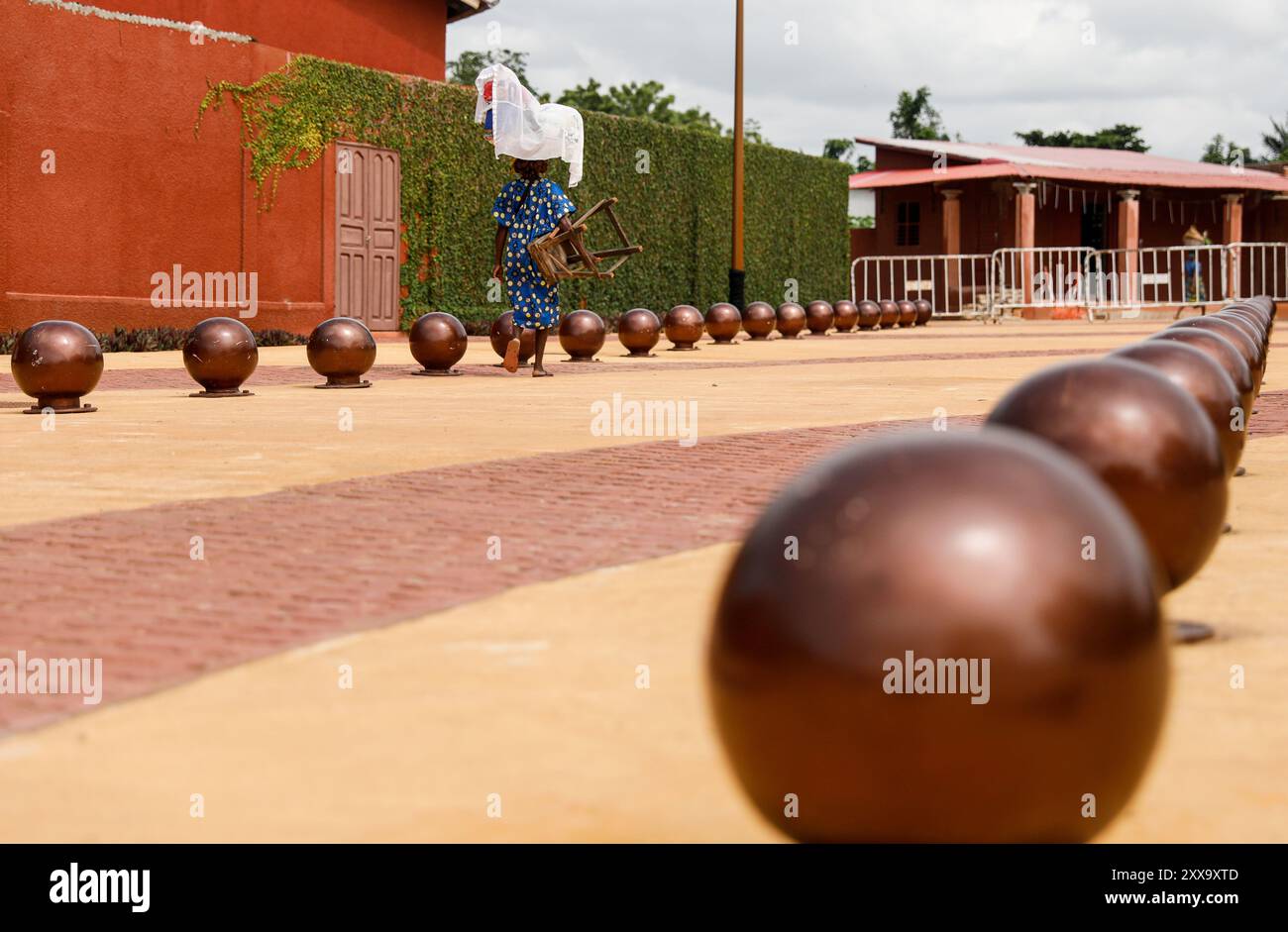 Ouidah. 27th May, 2024. A woman walks through Place Chacha in Ouidah ...