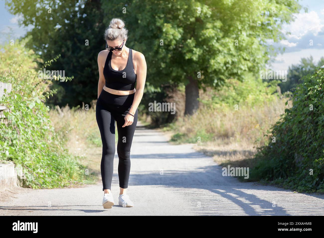 Sports lifestyle road runner young hi-res stock photography and images ...