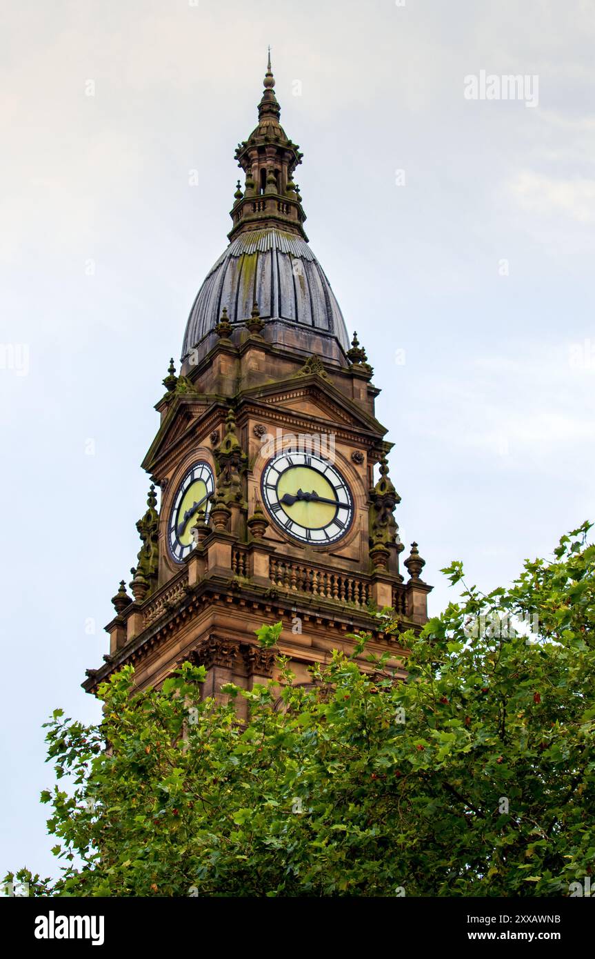 Bolton town hall hi-res stock photography and images - Alamy