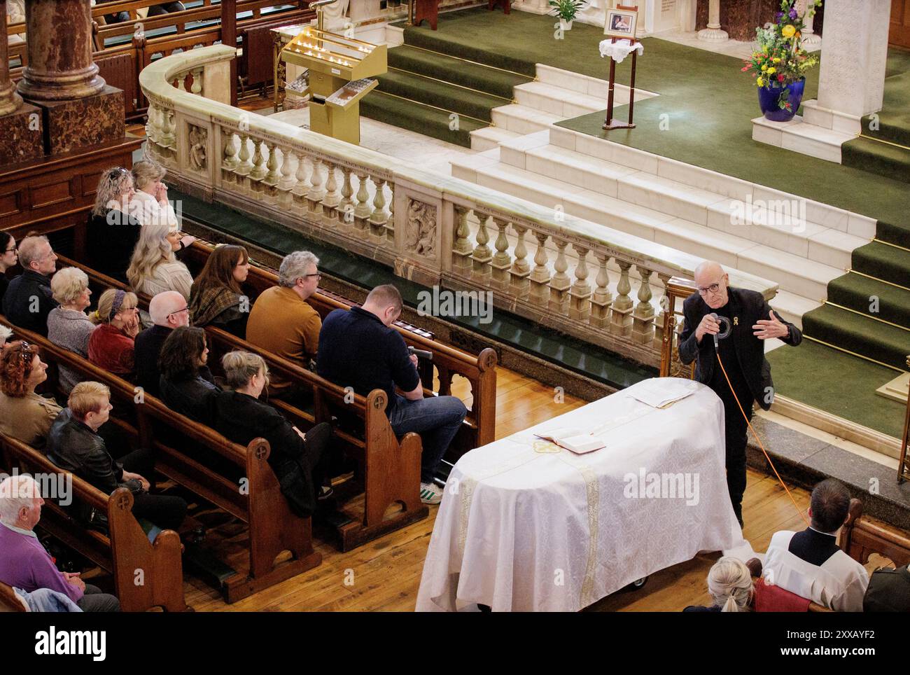 Eamonn McCann giving a eulogy to Nell McCafferty at St. Columba's ...