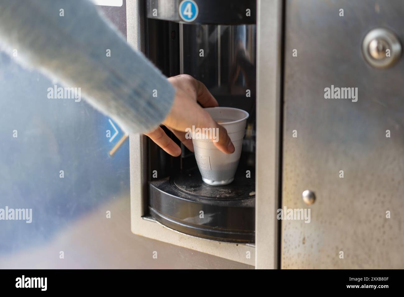 Food from a vending machine hi-res stock photography and images - Alamy