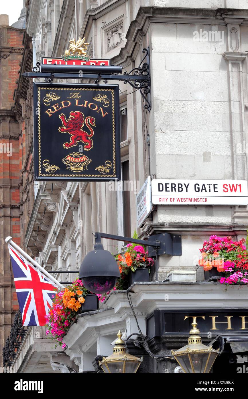 The Red Lion Pub and Restaurant in Westminster, traditional British pub ...
