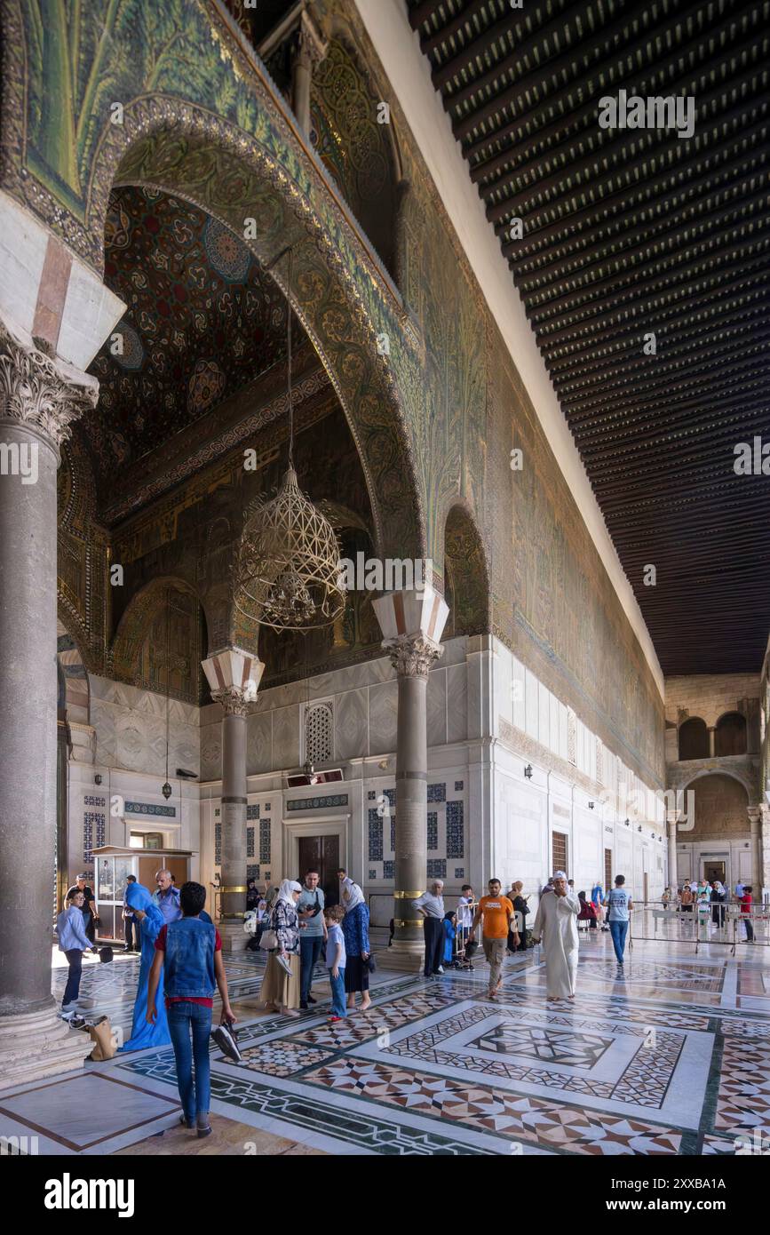 Great mosque of damascus entrance hi-res stock photography and images ...