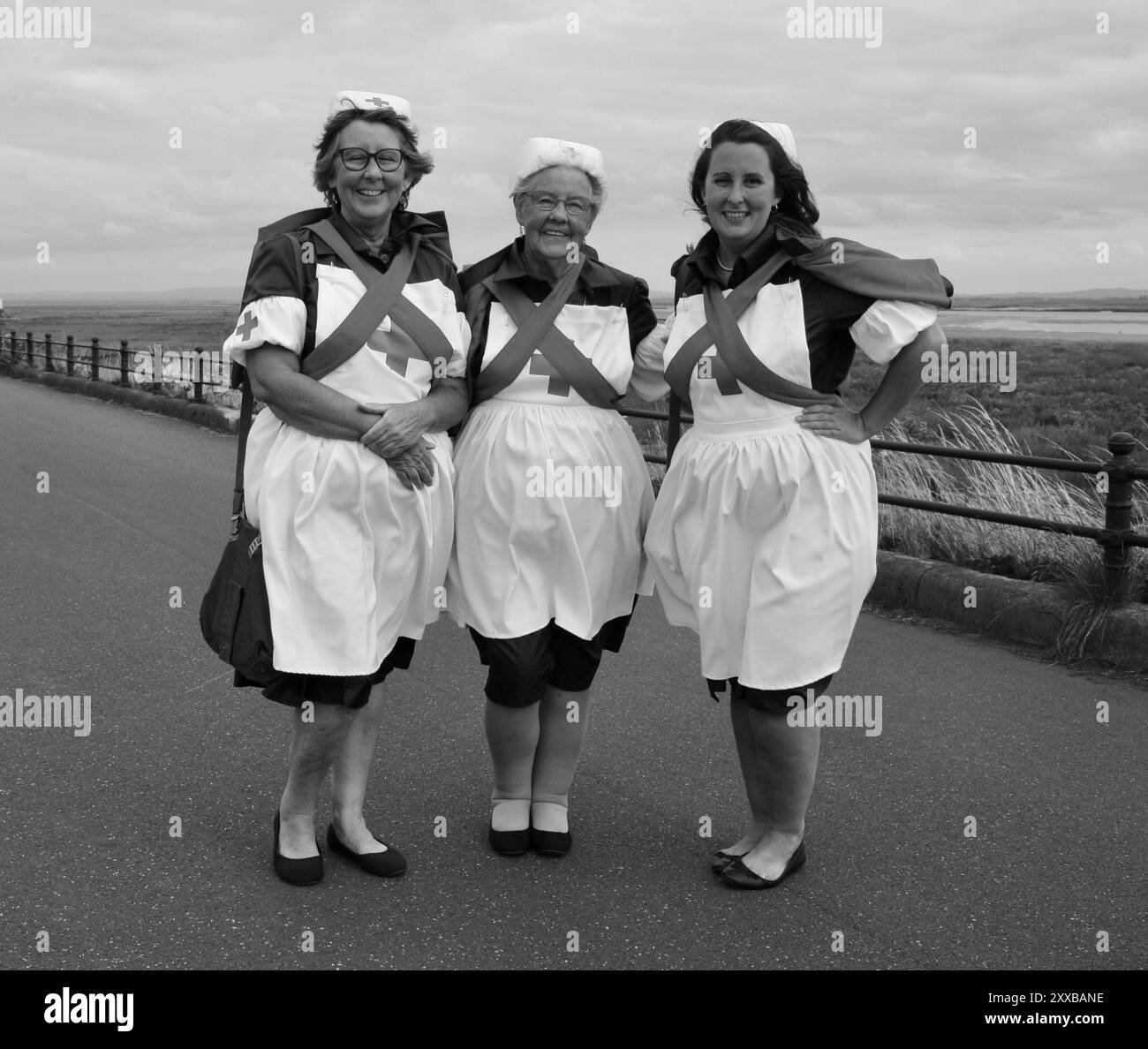 Nurse temperature Black and White Stock Photos & Images - Alamy