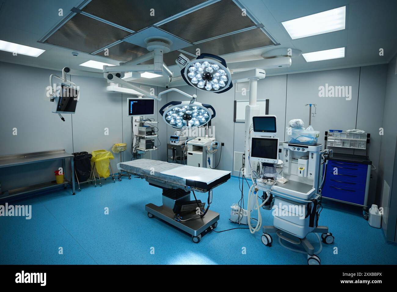 Equipment and medical devices in modern operating room Stock Photo - Alamy