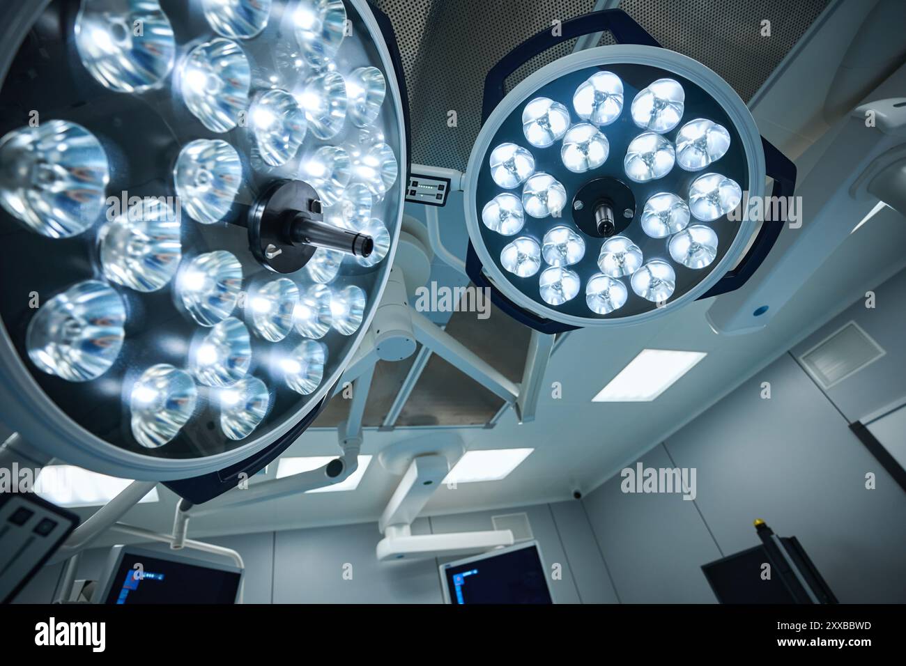 Modern surgical light system hi-res stock photography and images - Alamy