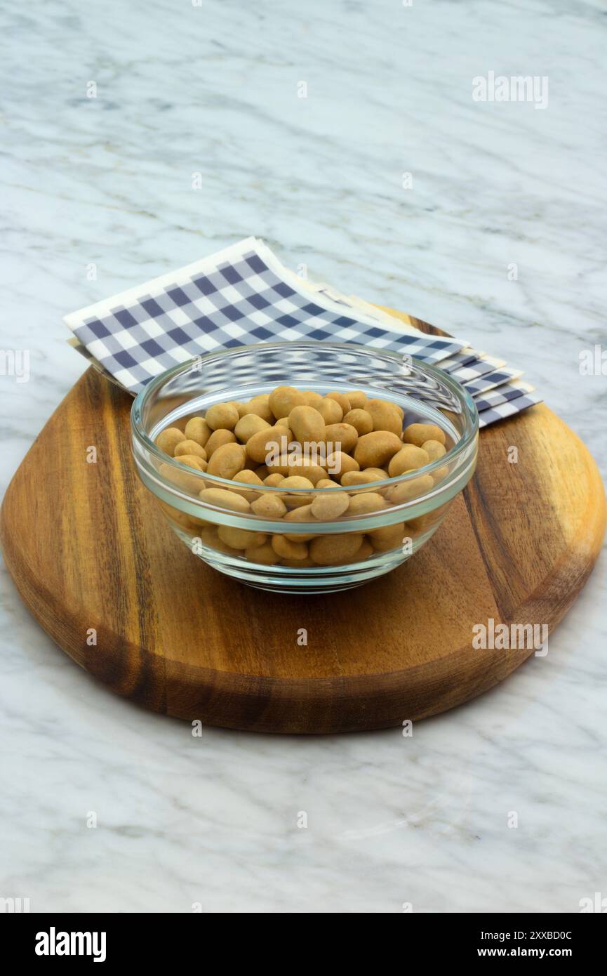 Fresh and crunchy Japanese peanuts style Stock Photo - Alamy