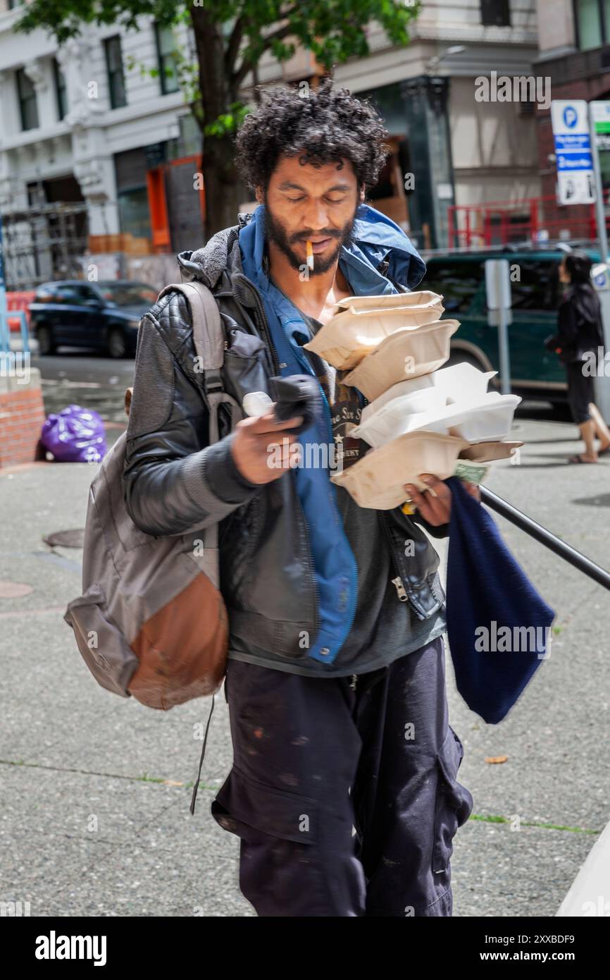 ARC-0136......WASHINGTON - A homeless man receives a pair of socks and ...