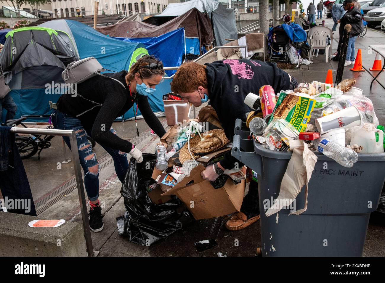 ARC-0159....WASHINGTON - Trash piles up along side a homeless camp in ...
