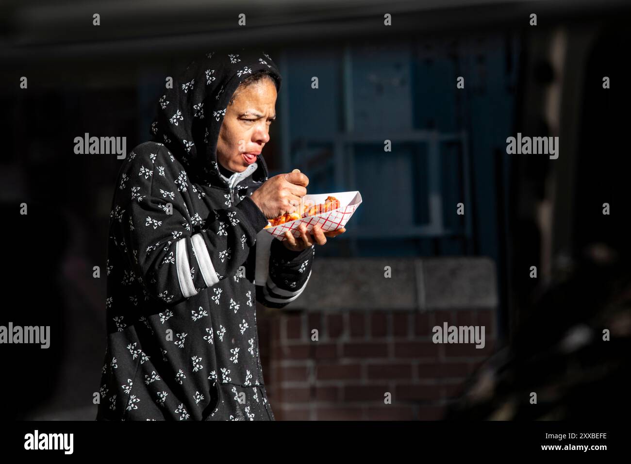 Homeless woman street hi-res stock photography and images - Alamy