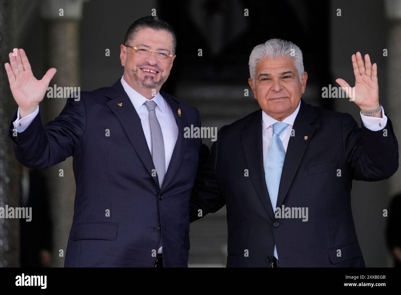 Panamanian President Jose Raul Mulino, right, and Costa Rica's ...