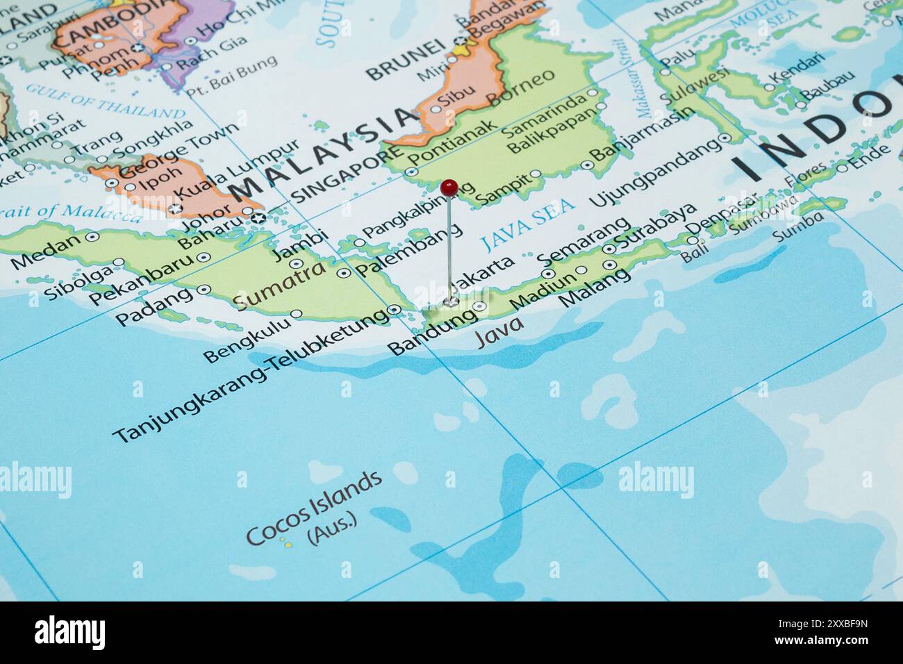 Map indonesia pin country capital hi-res stock photography and images ...