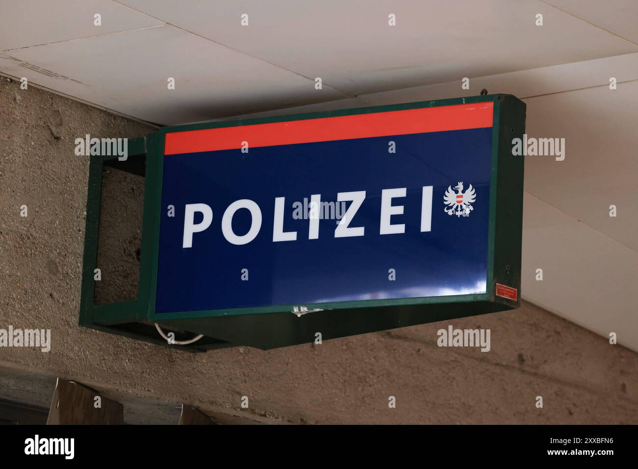 Wien, Österreich 11. August 2024: Im Bild: Ein Schild der Polizei in ...