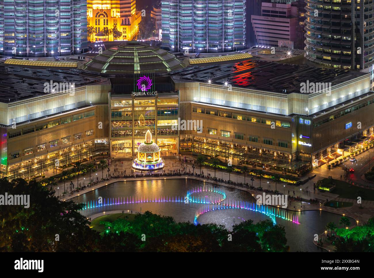 A picture of the KLCC Park water and light fountain show and the Suria ...