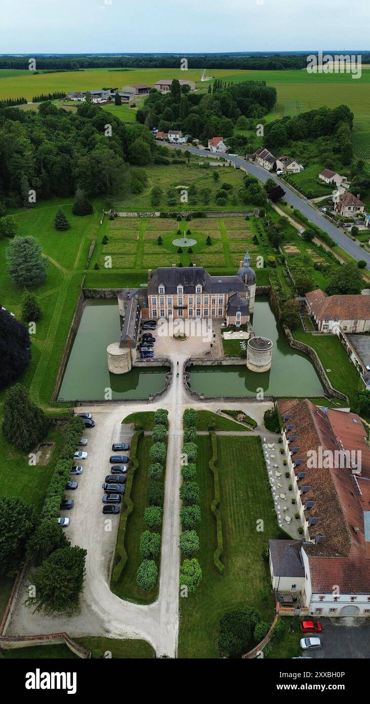 Etoges castle hi-res stock photography and images - Alamy