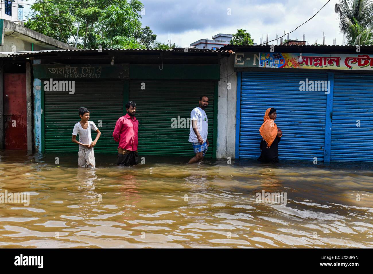 Dhaka, Dhaka, Bangladesh. 23rd Aug, 2024. People wade through flood ...