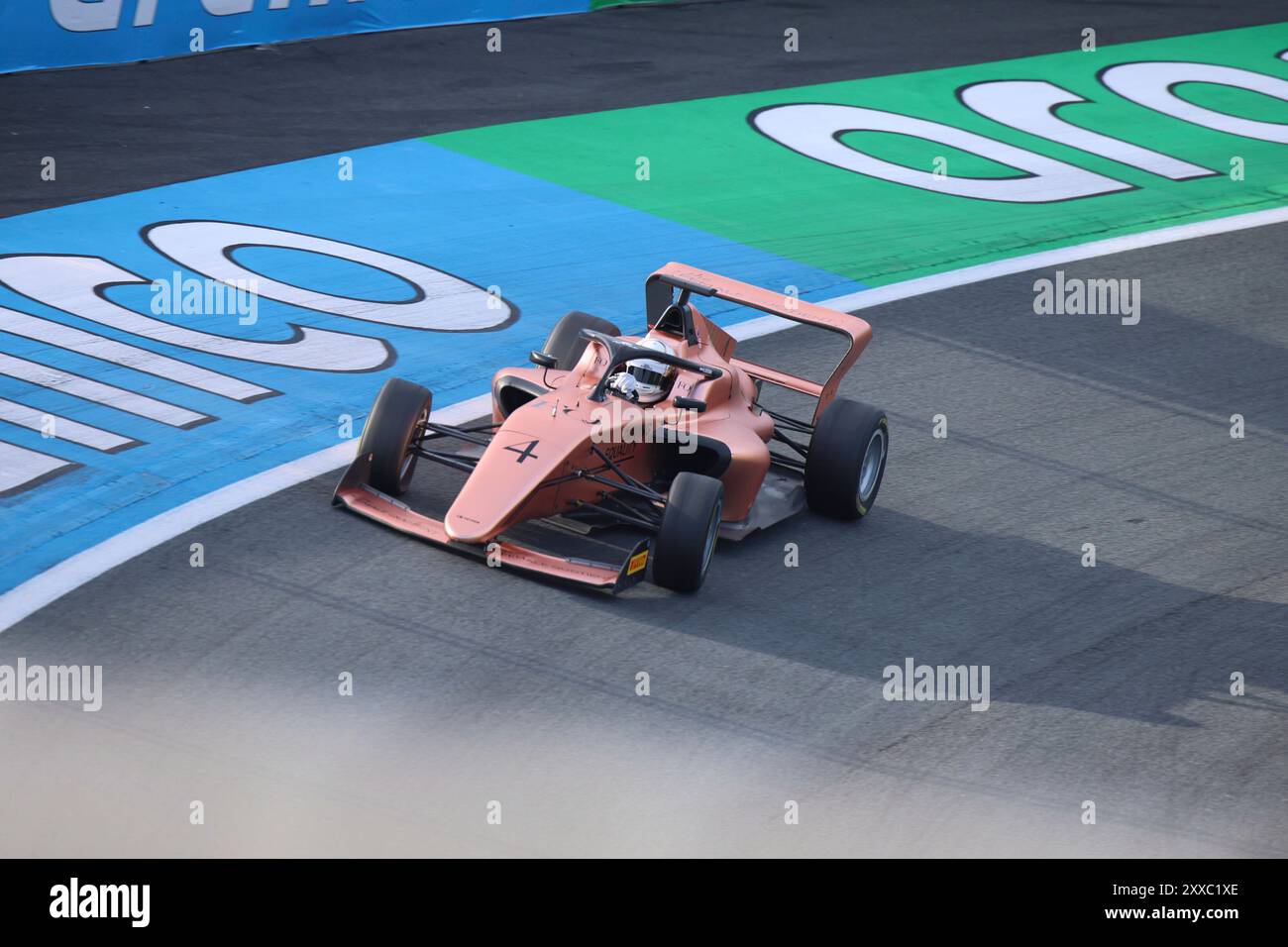 4 Nina Gademan (Wildcard, The Female Quotient, #4), Freies Training 2 ...