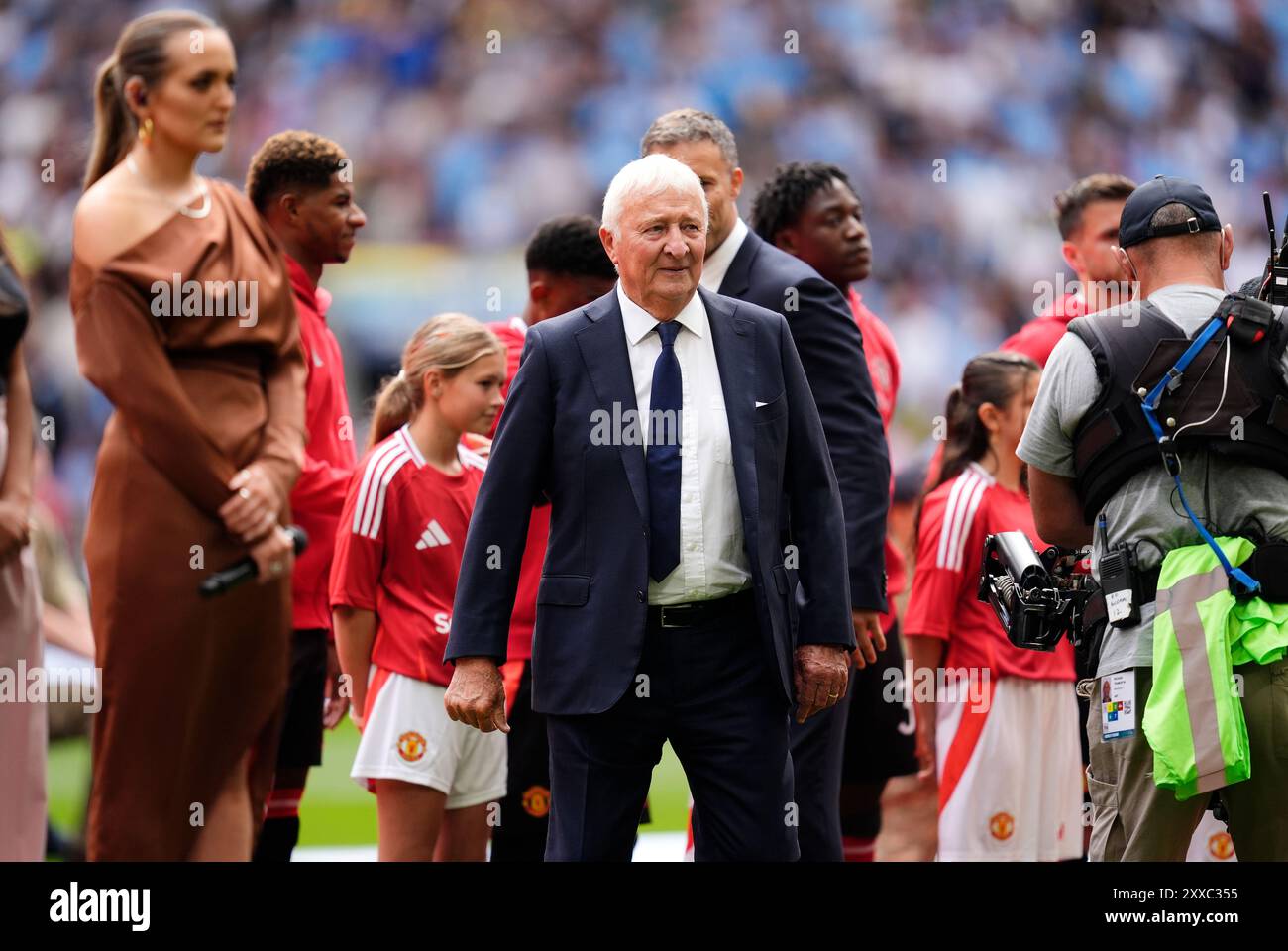 Former manchester city player mike summerbee hi-res stock photography ...