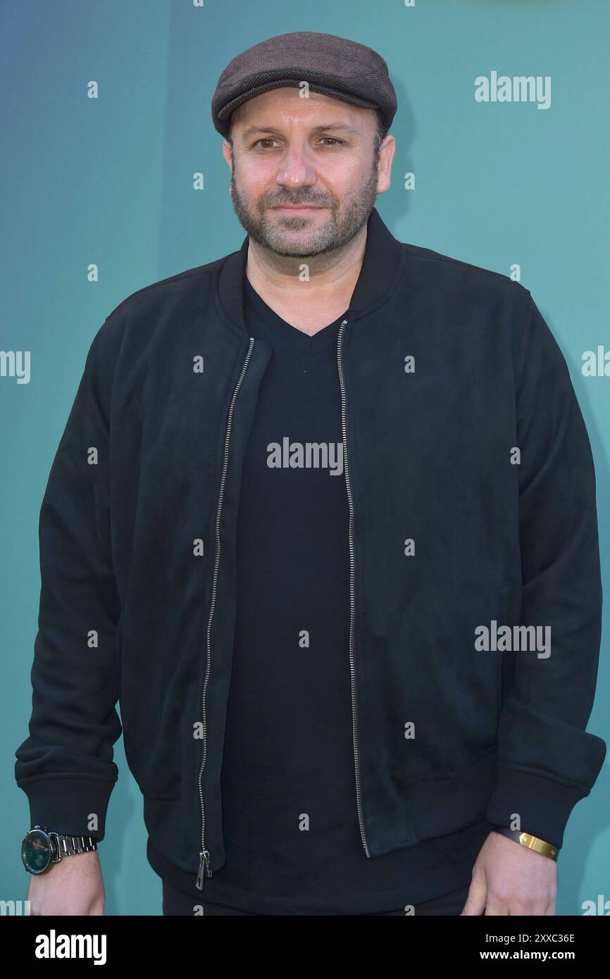 Brad Everett Young bei der Premiere der 4. Staffel der Hulu Serie 'Only ...