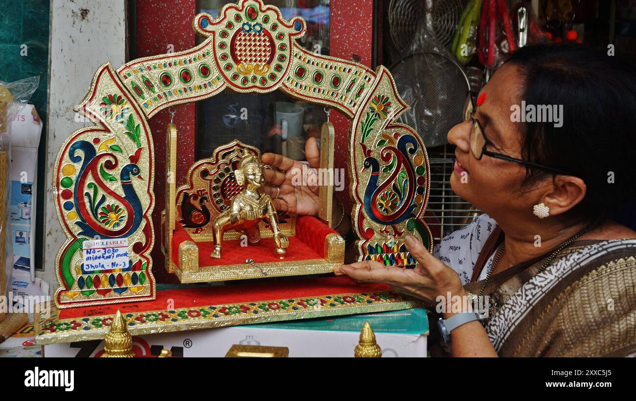 Thane, India. 22nd Aug, 2024. THANE, INDIA - AUGUST 23: Woman ...