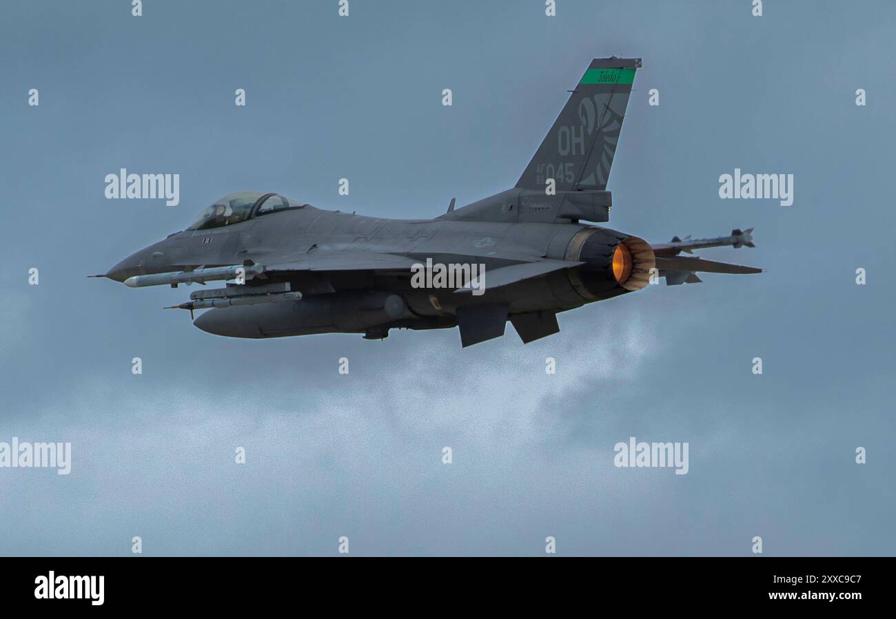 A U.S. Air Force F-16 Fighting Falcon, assigned to the Ohio National ...