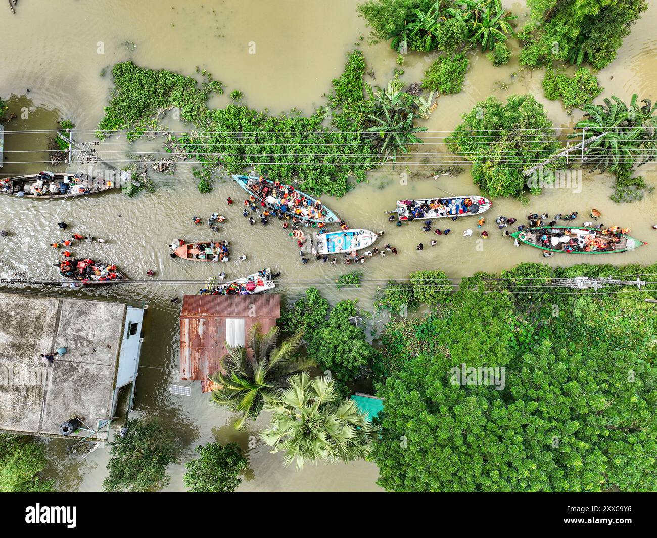 Dhaka, Bangladesh. 23rd Aug, 2024. An aerial view shows Volunteers ...