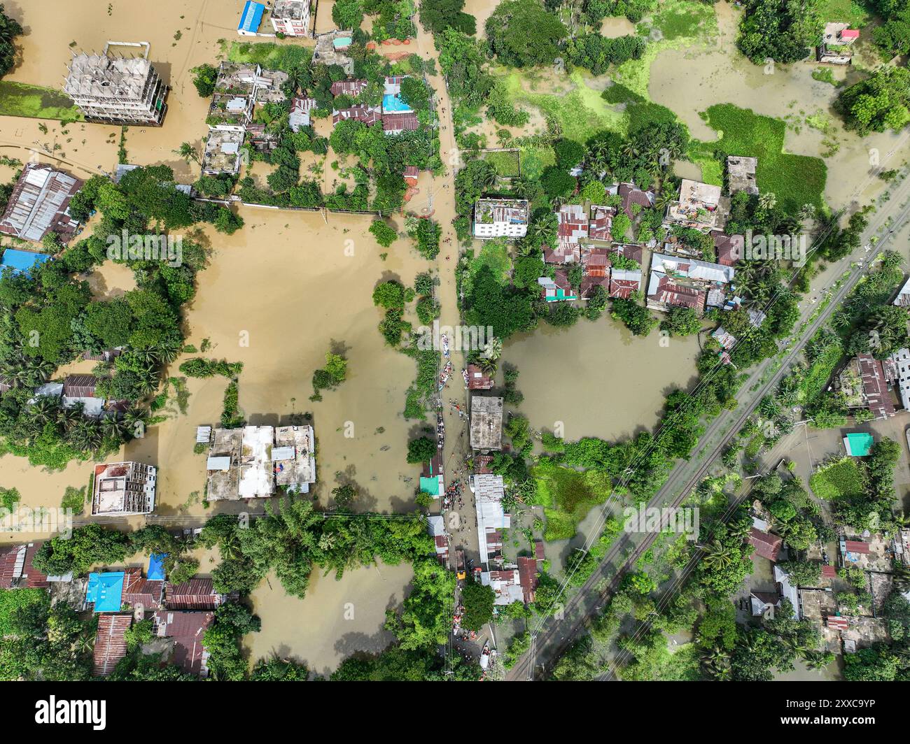 Feni, Bangladesh. 23rd Aug, 2024. An aerial view shows Volunteers ...