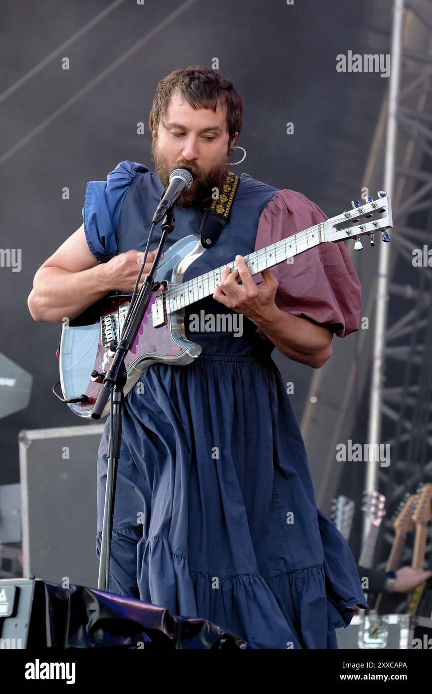 Idles on stage hi-res stock photography and images - Alamy