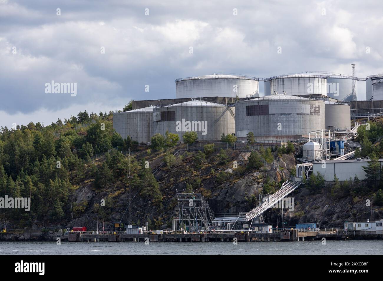 Large cylindrical water storage tanks hi-res stock photography and ...