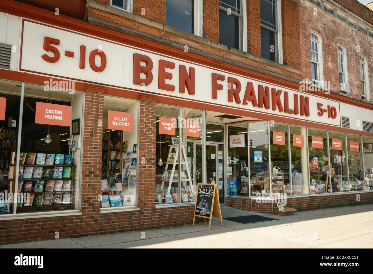 Ben Franklin vintage sign in Oberlin, Ohio Stock Photo - Alamy