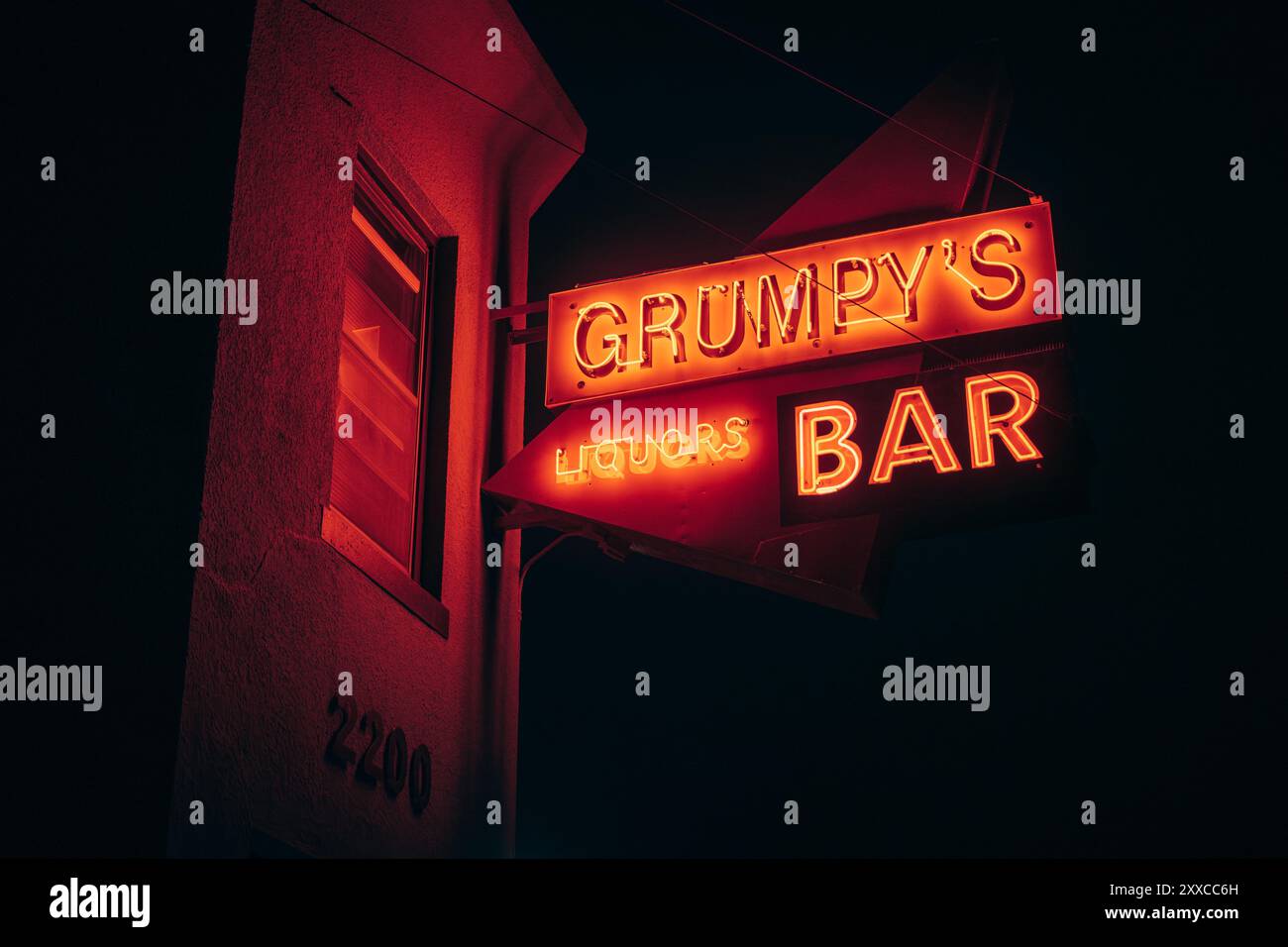 Grumpys Bar vintage neon sign at night, Minneapolis, Minnesota Stock ...