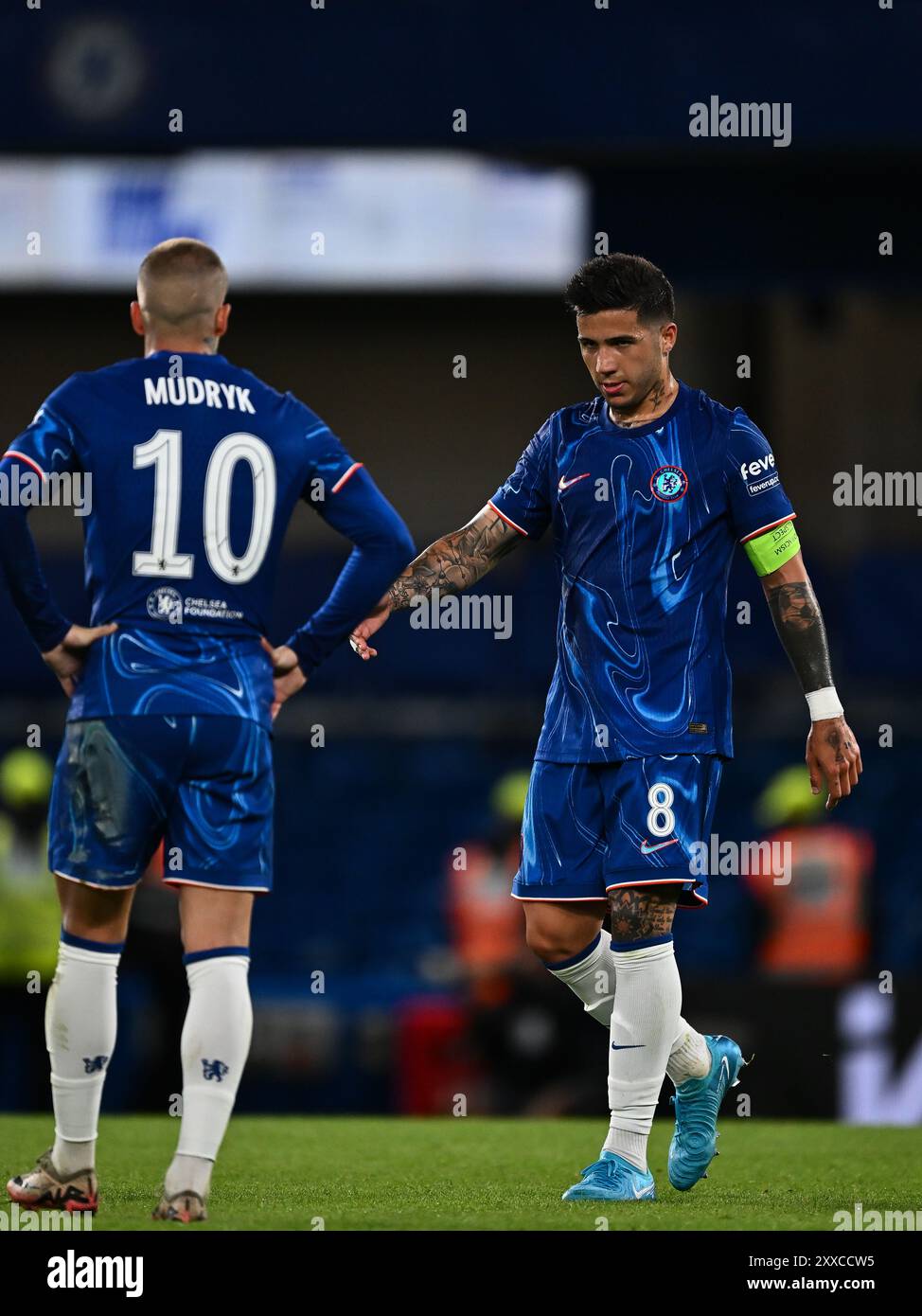 LONDON, ENGLAND - AUGUST 22: Mykhailo Mudryk and Enzo Fernandez of ...