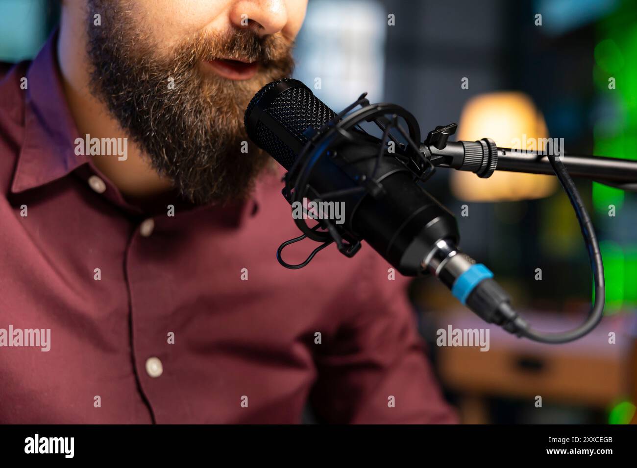 Asmr artist using quality hi-res stock photography and images - Alamy