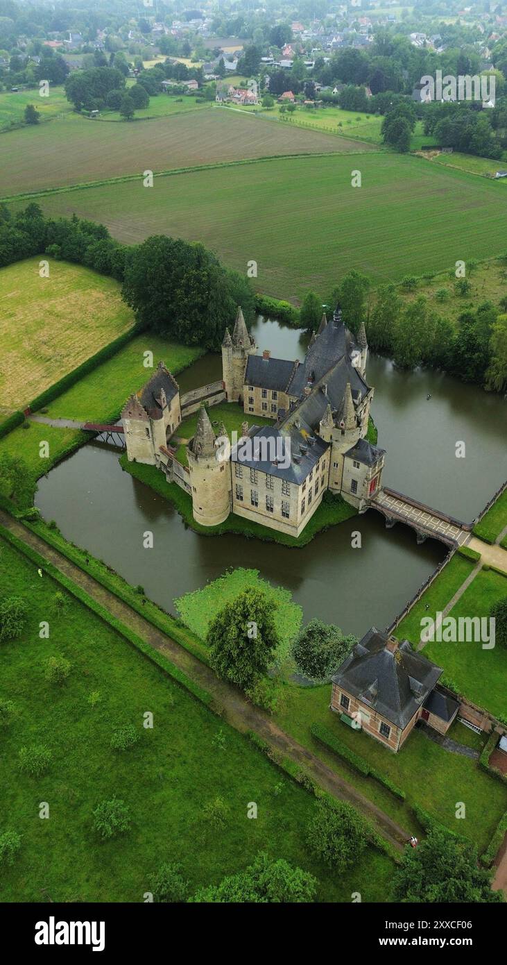 Castle 4k video hi-res stock photography and images - Alamy