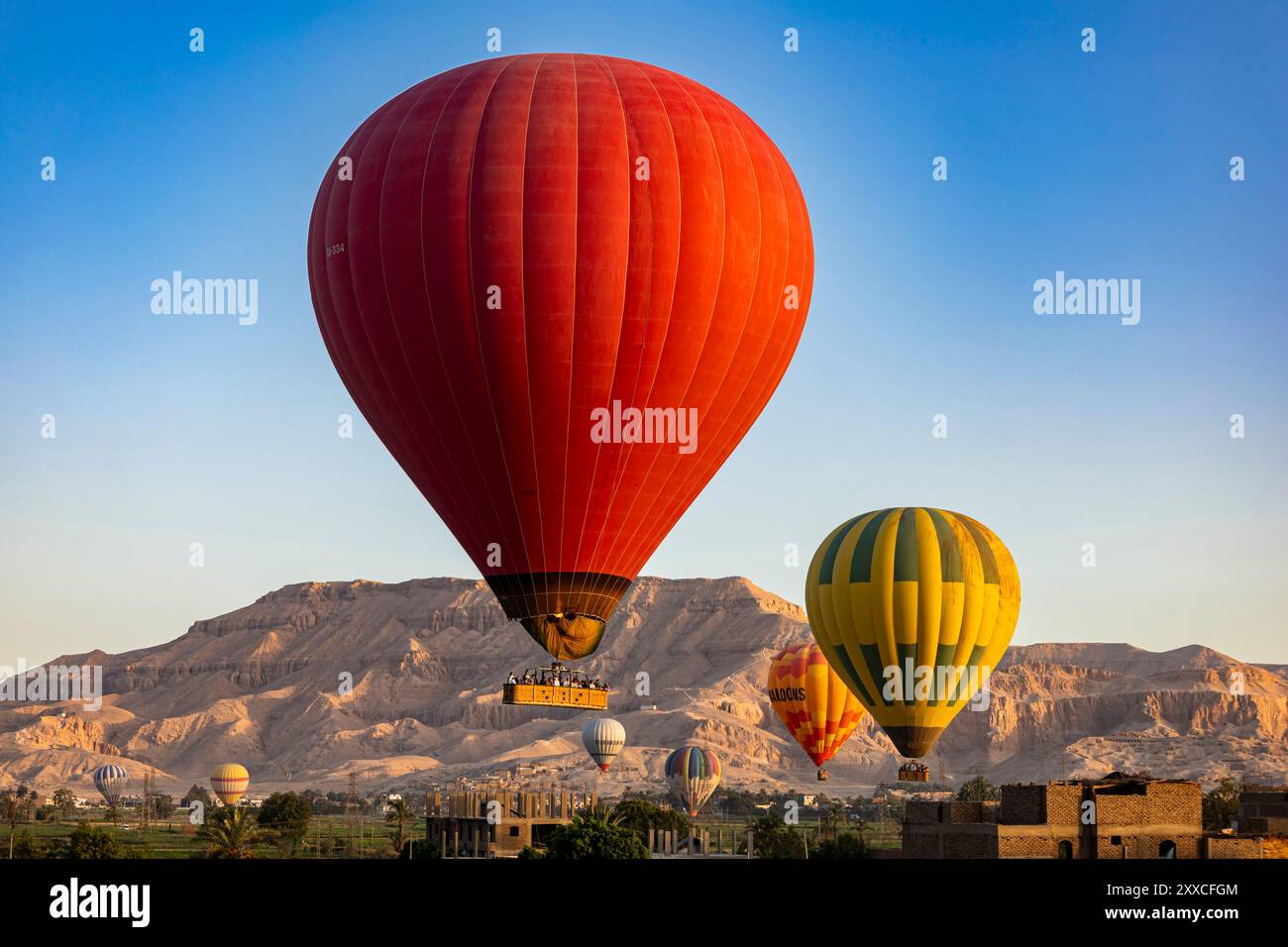 Balloons, Morning, Hot air balloon tour at west bank of Nile river ...