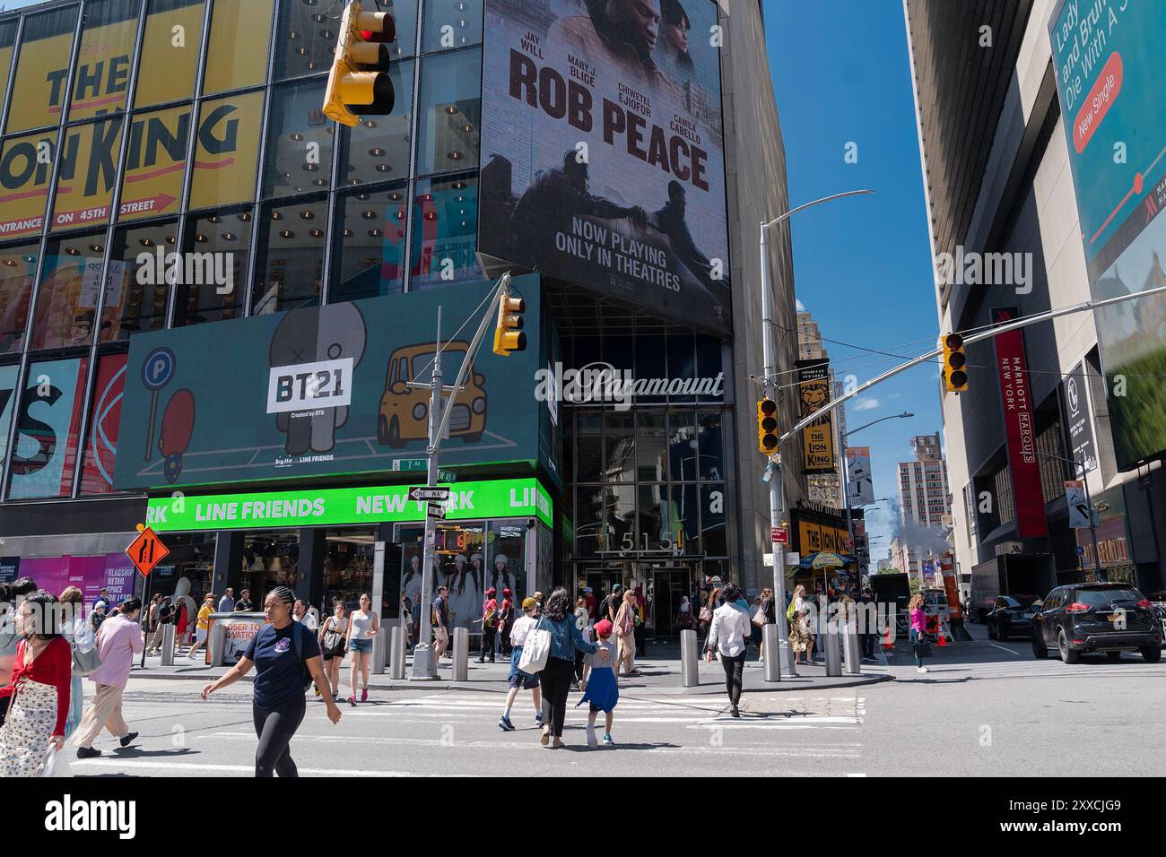 The paramount building on times square in new york hi-res stock ...