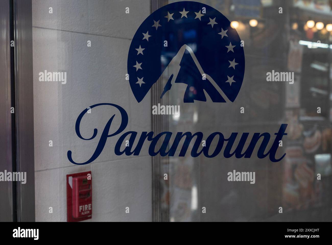Paramount pictures entrance hi-res stock photography and images - Alamy